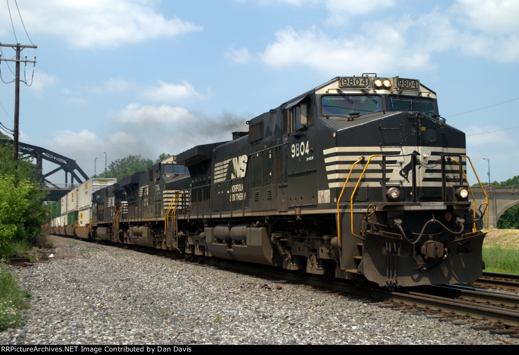 NS C40-9W 9804 leads 212